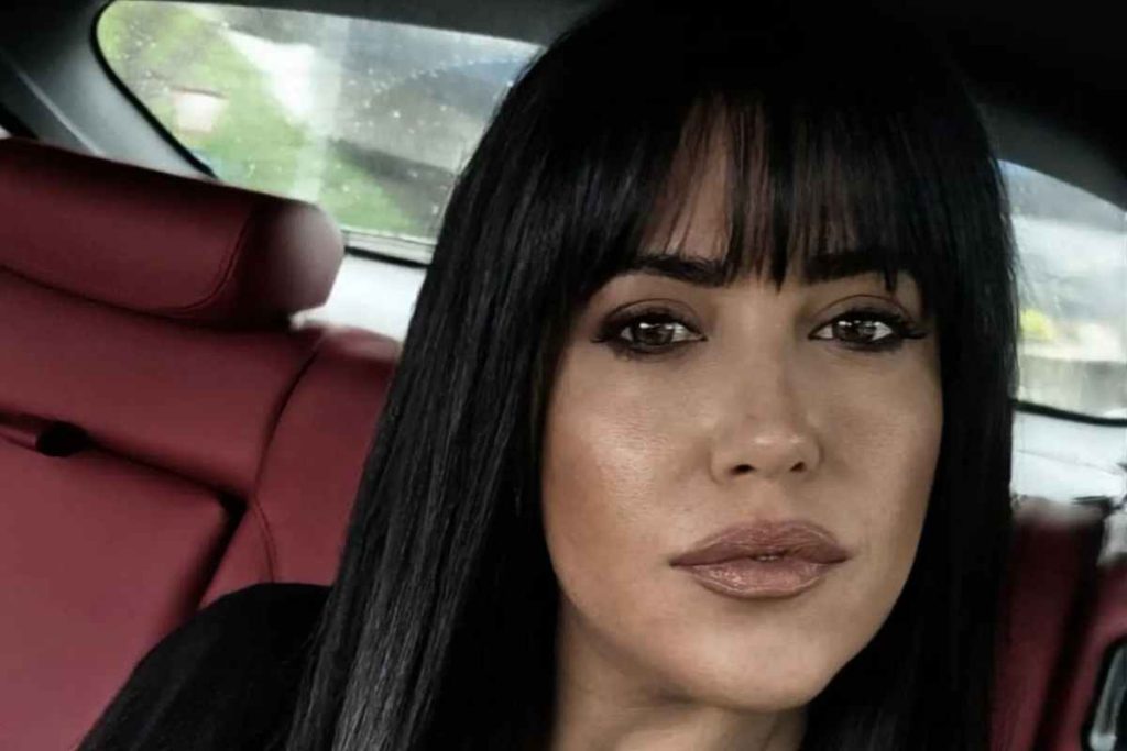 Mini costume e acqua bollente: Claudia Ruggieri lascia senza fiato ...