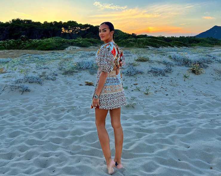 Vestito cortissimo e gambe piccanti: Giorgia Palmas esagerata - MilanWeb.it