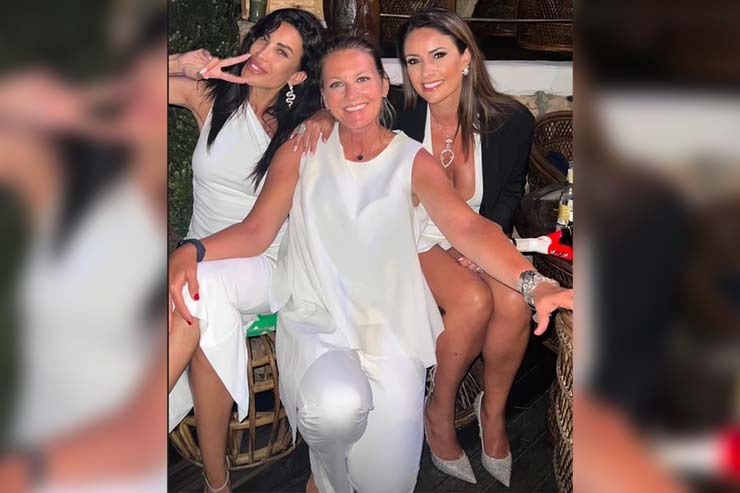 Monica Bertini, che festa in Sardegna: l'ultima foto fa strage di cuori ...